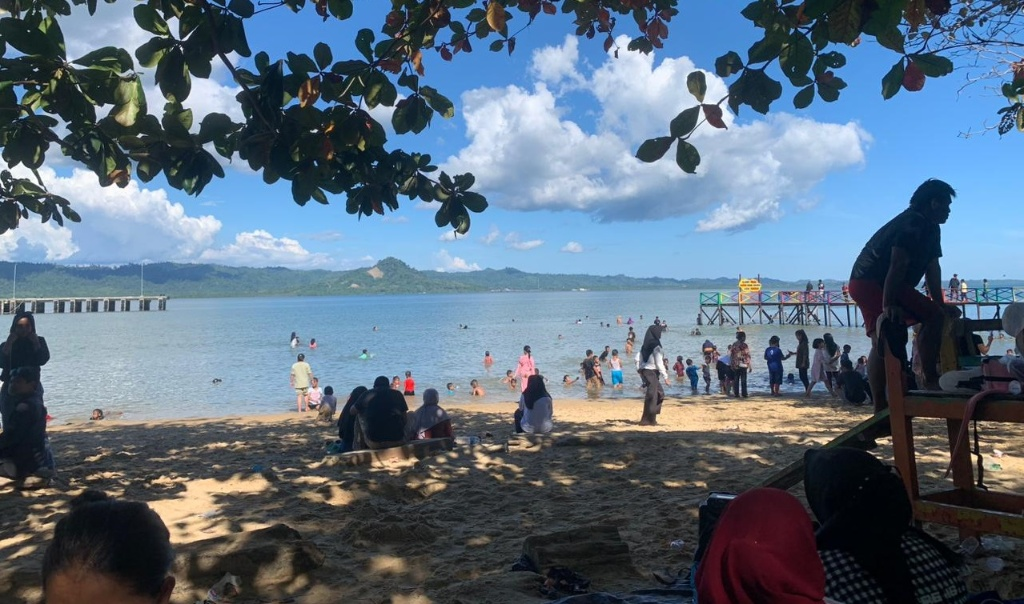 Warga Nunukan 'Serbu' Objek Wisata Pantai di Pulau Sebatik ...